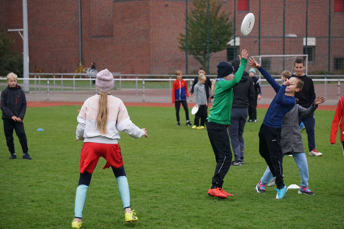 Das erste Kinder-Frisbee-Camp in Münster unter dem Motto: "Spaß mit der ...